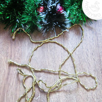 DIY Christmas wreath made of tinsel (tutorial) - HOBBYMO