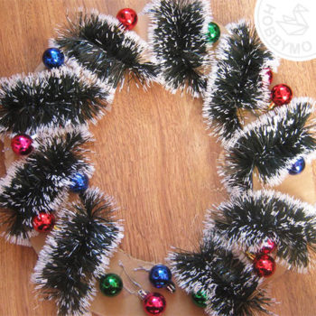 DIY Christmas wreath made of tinsel (tutorial) - HOBBYMO